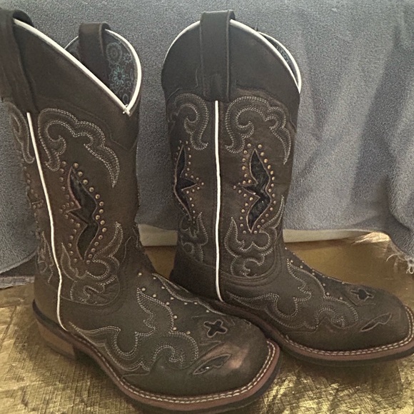Laredo | Shoes | Laredo Floral Embroidered Boots Black And Blue | Poshmark